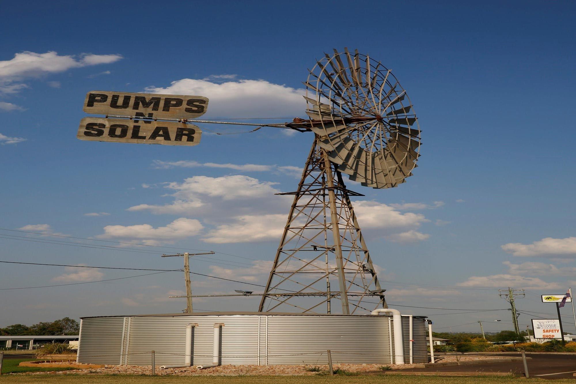Southern Cross Windmill - Roma Central Motel